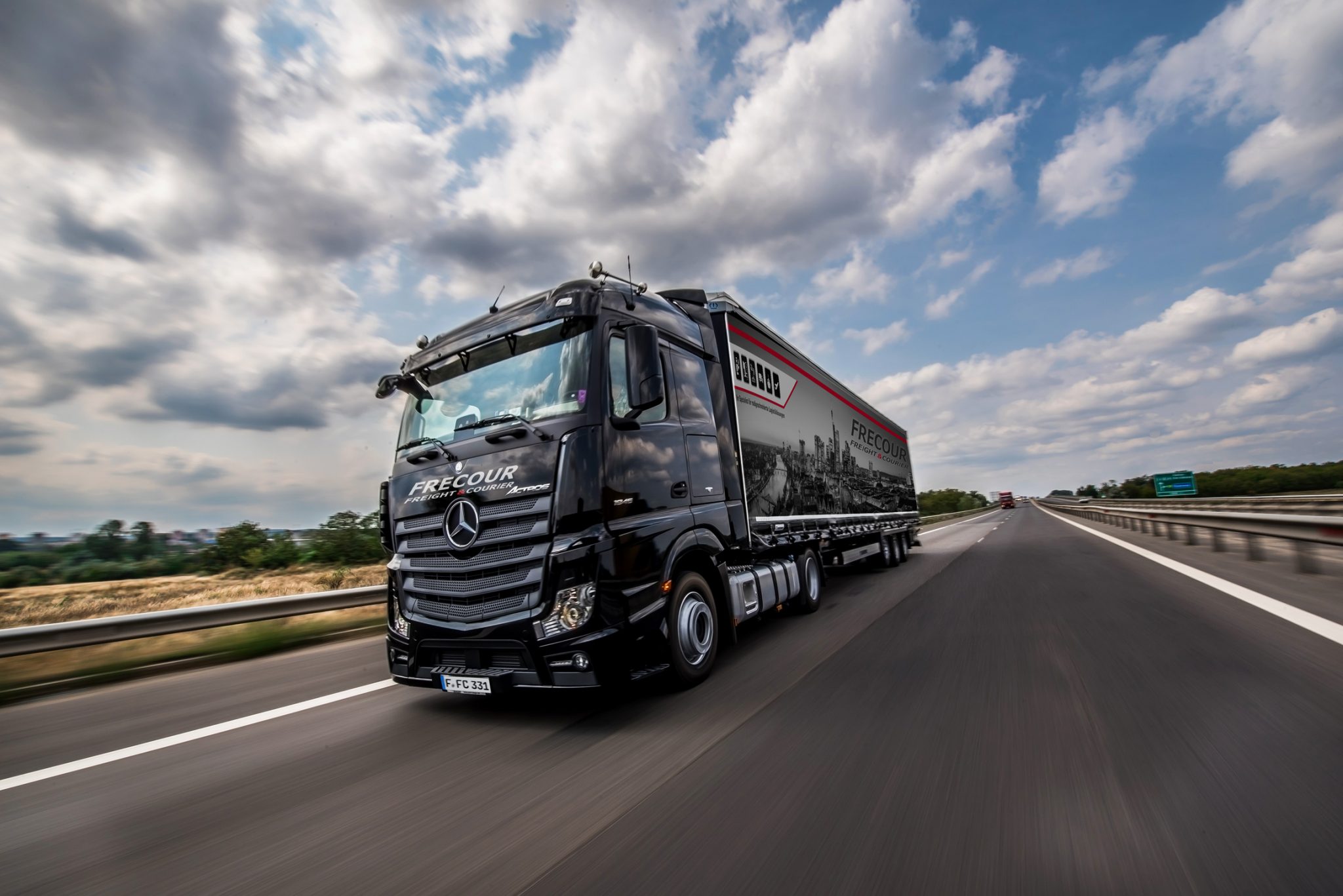 Express Logistik 24/7 Blitzschnelle & Garantiert Zuverlässige Lieferungen